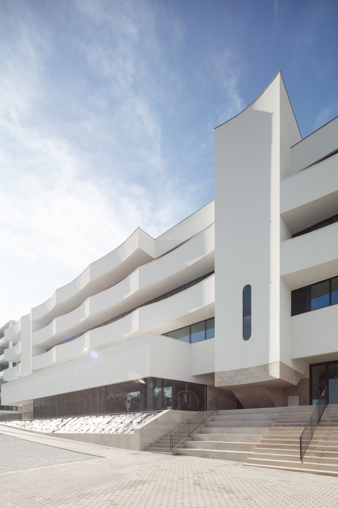 AURORA 10 BULDING by Tiago do Vale Architects - 谷德设计网