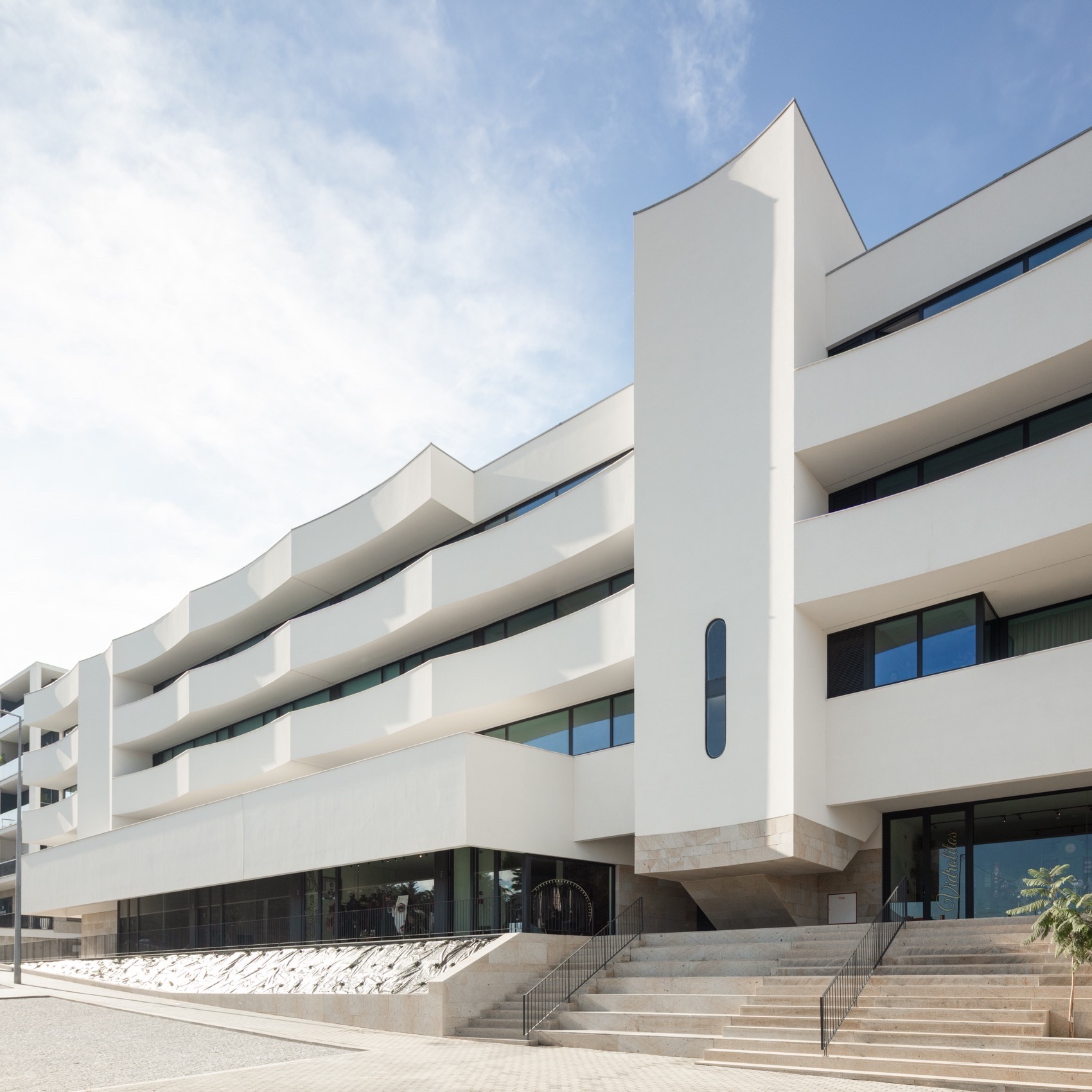 AURORA 10 BULDING by Tiago do Vale Architects - 谷德设计网