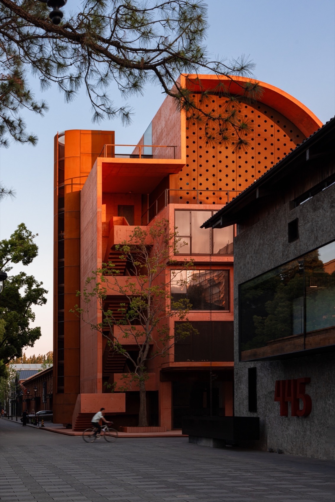 A Sail on the Vast Sea • EKA by Benzhe Architecture - 谷德设计网