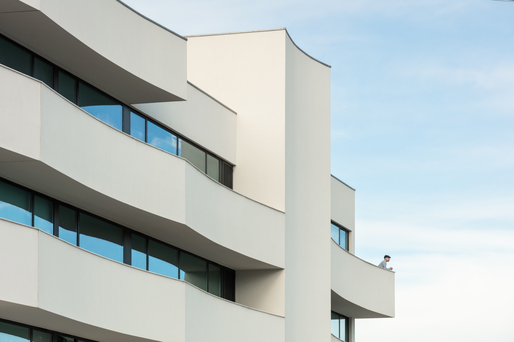 AURORA 10 BULDING by Tiago do Vale Architects - 谷德设计网