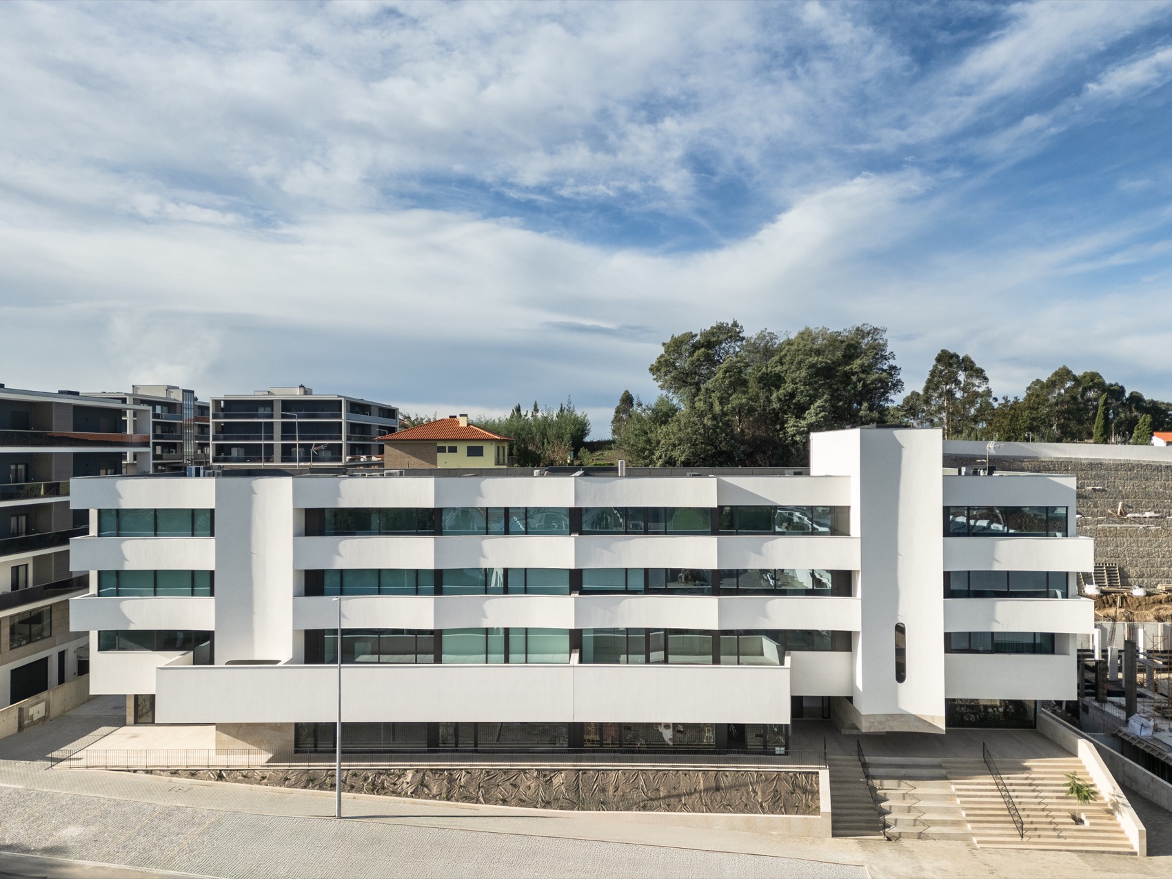 AURORA 10 BULDING by Tiago do Vale Architects - 谷德设计网