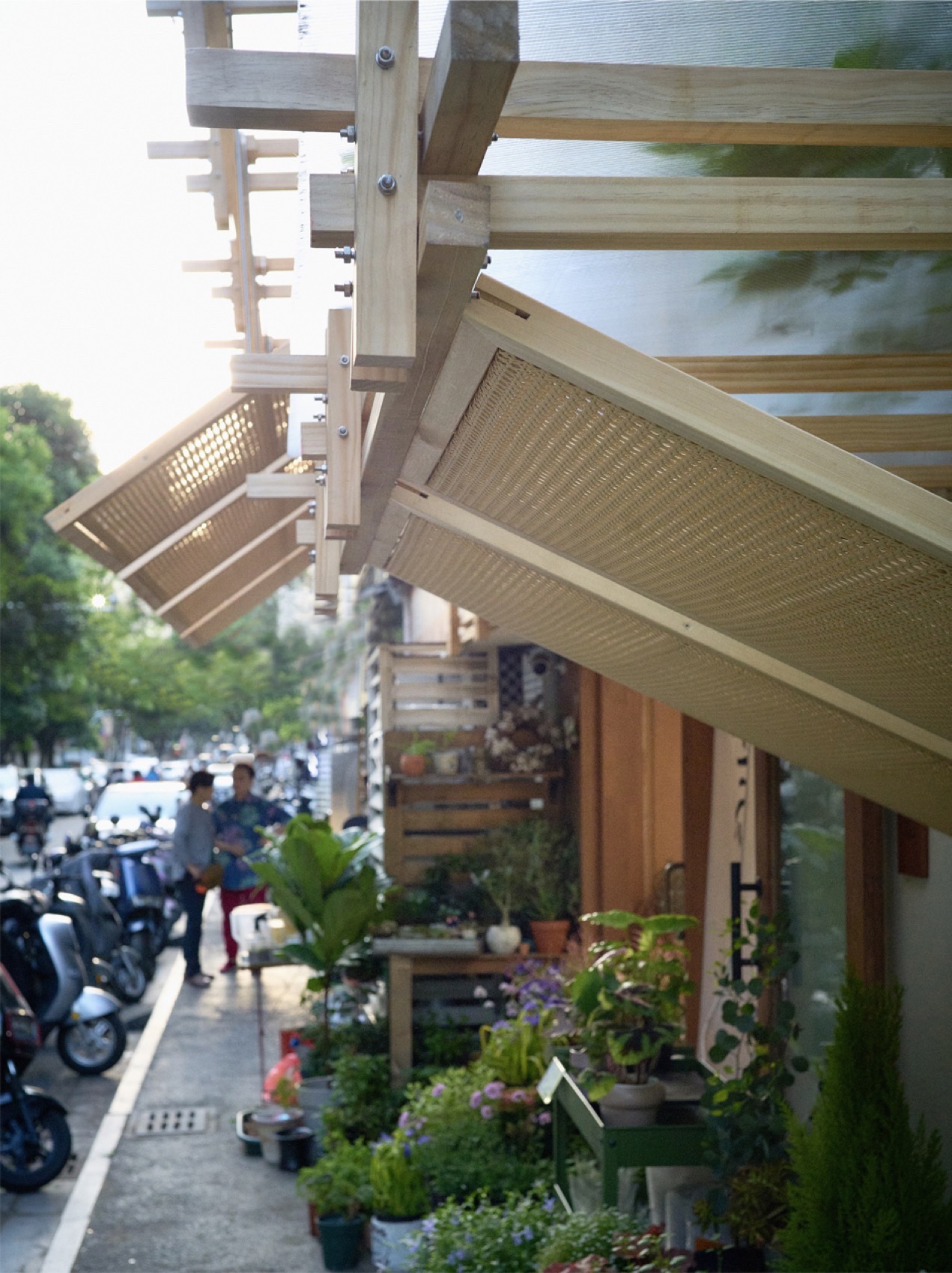 Li Eaves – The storefront renewral design for a flower and plants shop ...