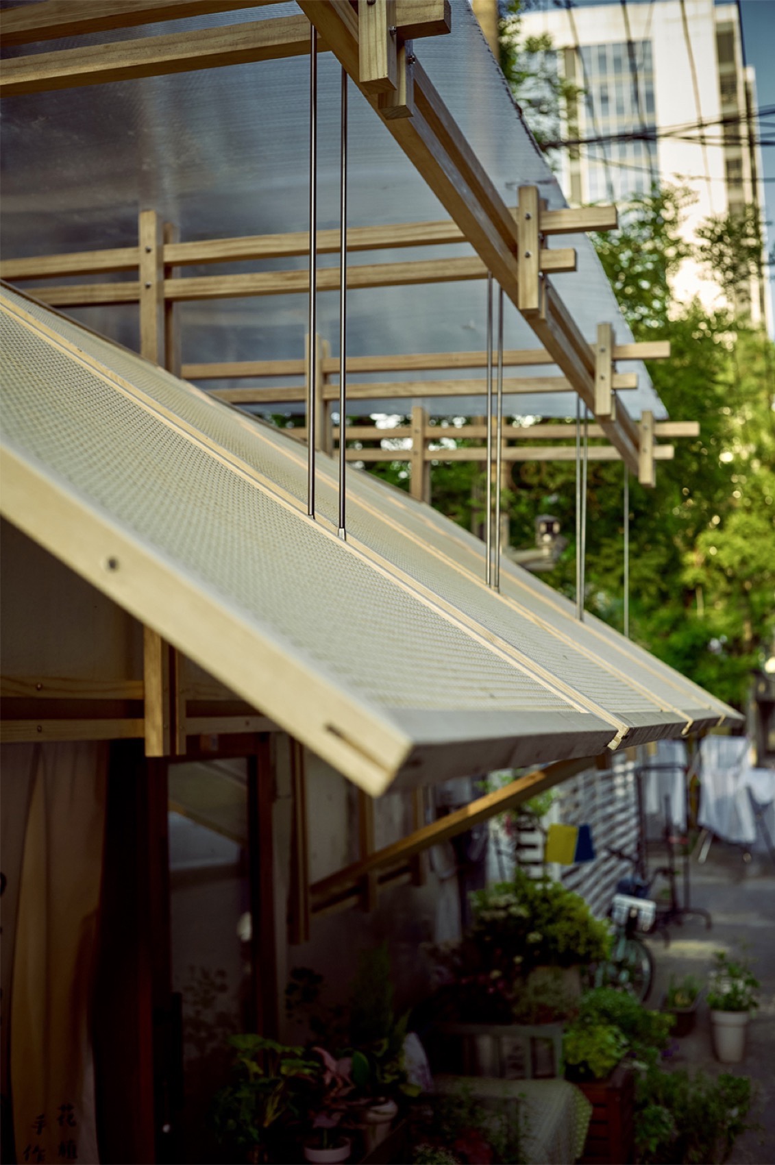 Li Eaves – The storefront renewral design for a flower and plants shop ...