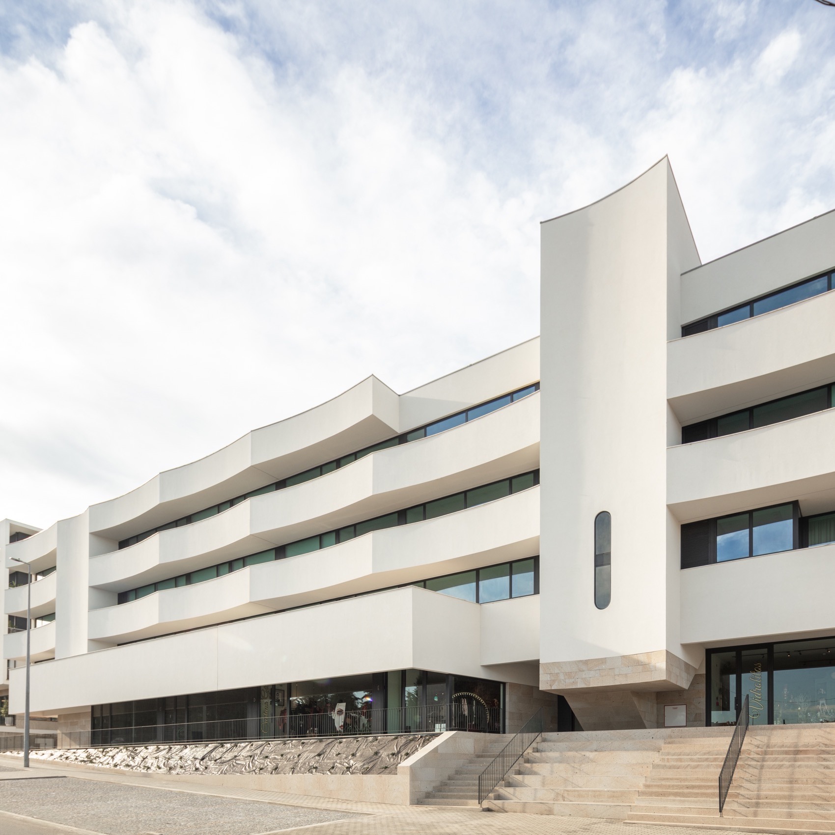 AURORA 10 BULDING by Tiago do Vale Architects - 谷德设计网