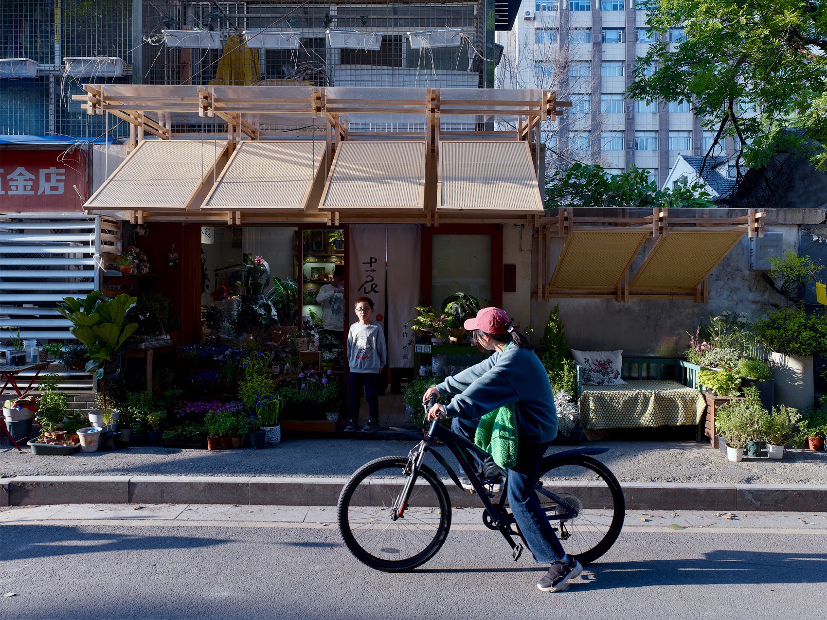 Li Eaves – The storefront renewral design for a flower and plants shop ...