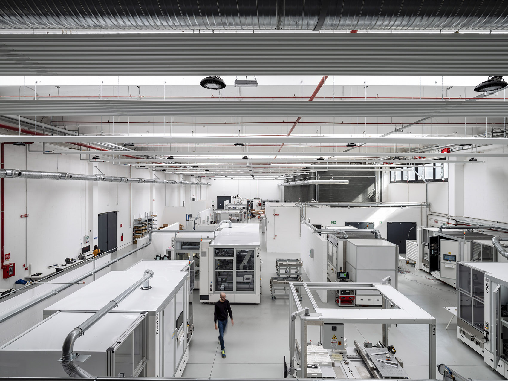 New Podium Advanced Technologies Headquarters by ACC Naturale ...