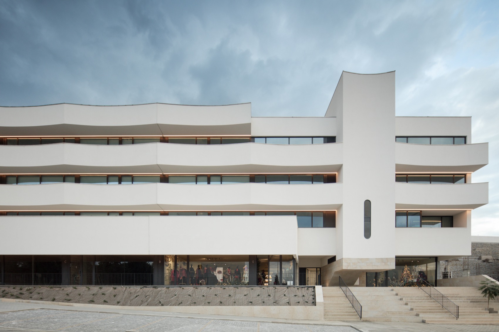 AURORA 10 BULDING by Tiago do Vale Architects - 谷德设计网