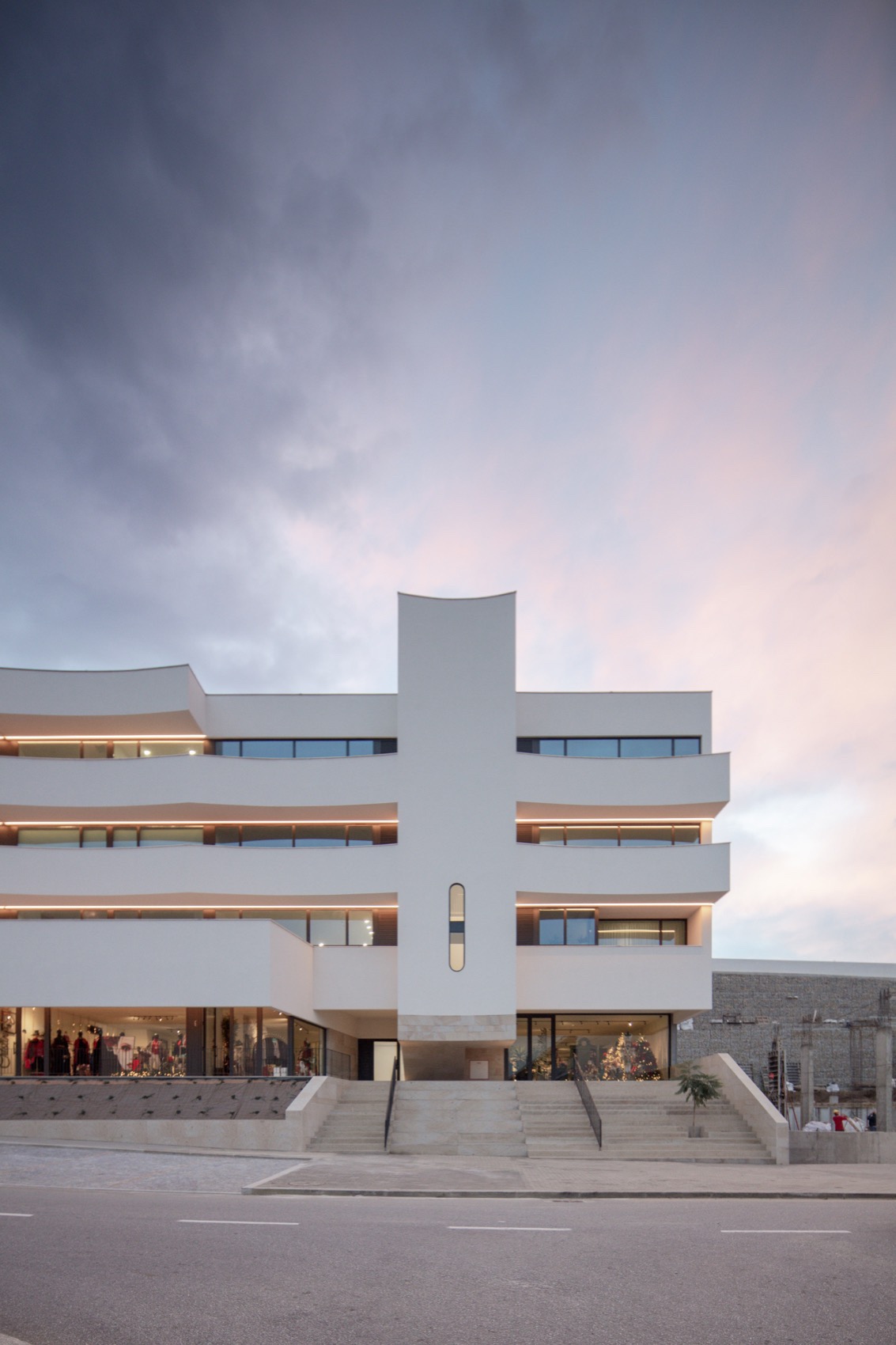 AURORA 10 BULDING by Tiago do Vale Architects - 谷德设计网