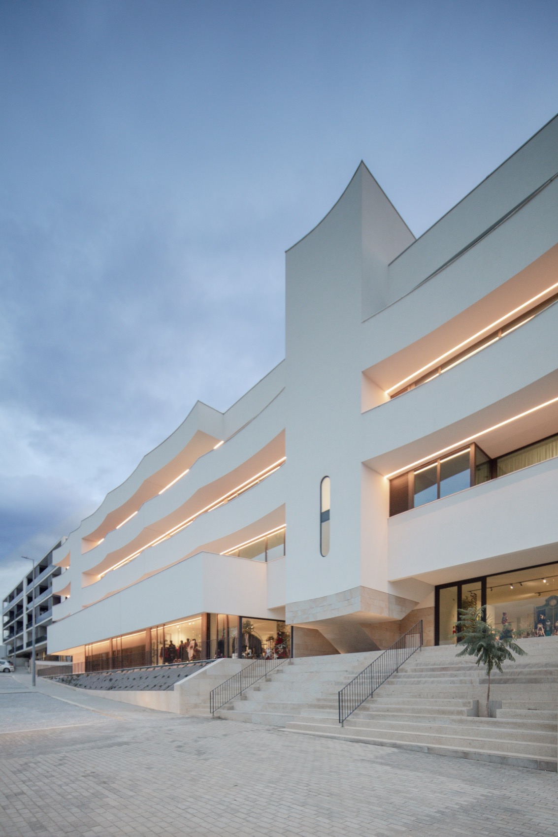 AURORA 10 BULDING by Tiago do Vale Architects - 谷德设计网