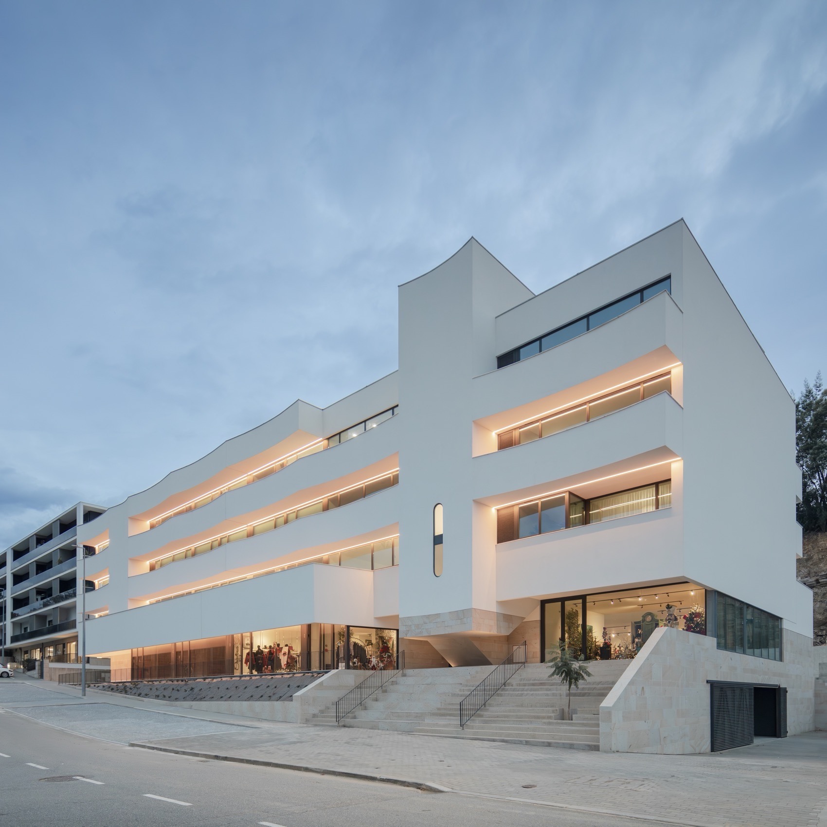 AURORA 10 BULDING by Tiago do Vale Architects - 谷德设计网