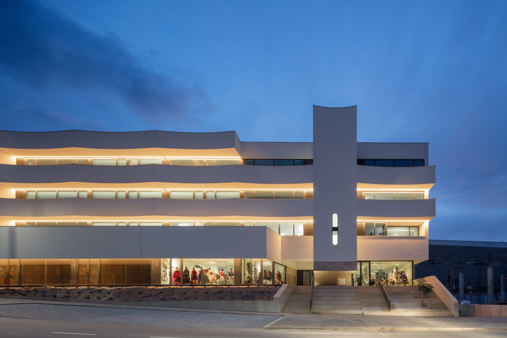 AURORA 10 BULDING by Tiago do Vale Architects - 谷德设计网