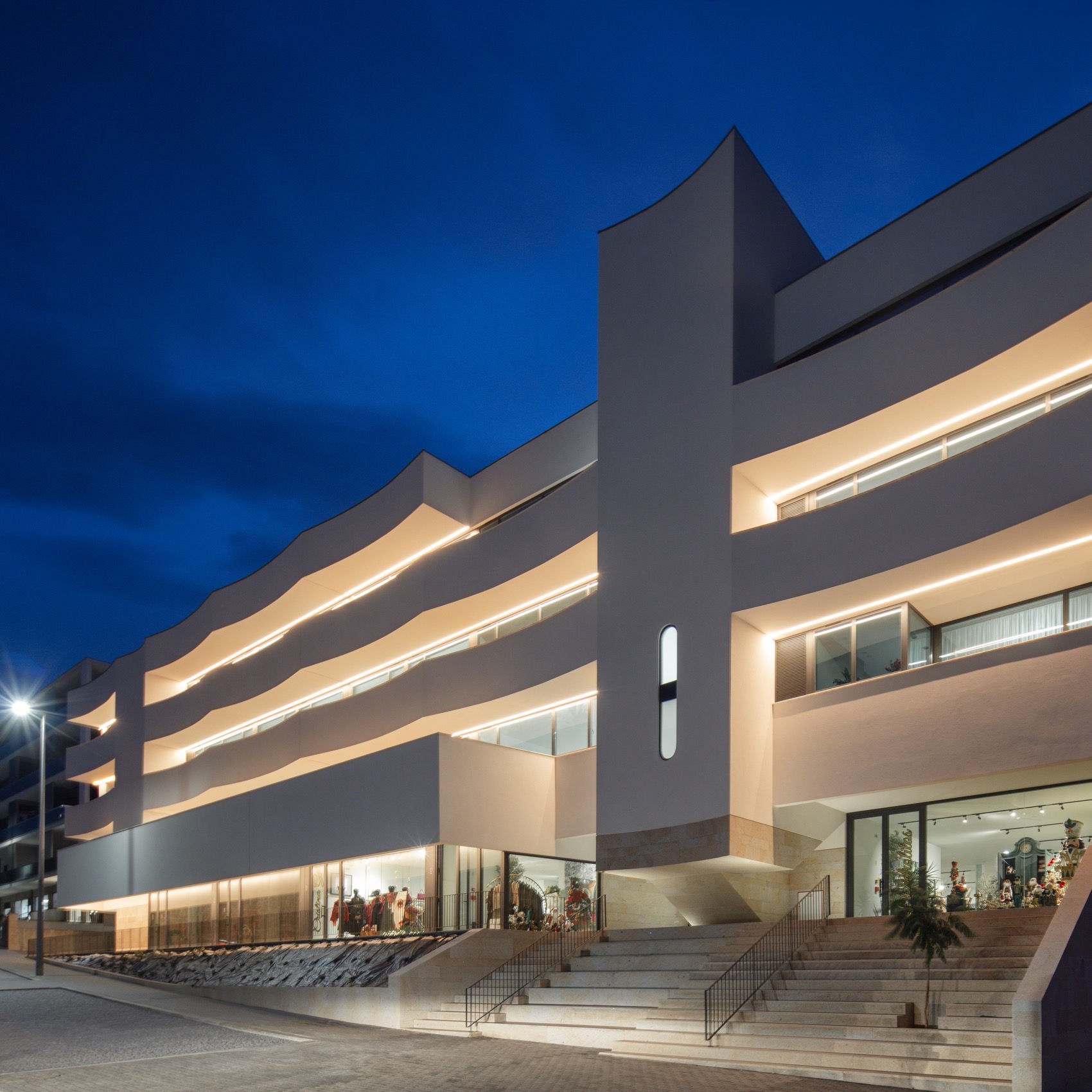 AURORA 10 BULDING by Tiago do Vale Architects - 谷德设计网