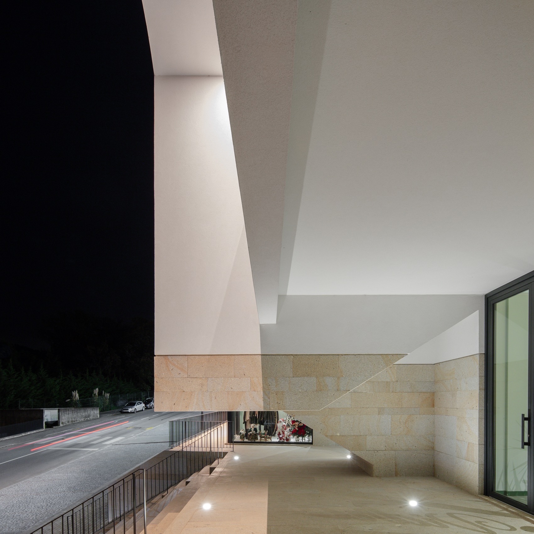 AURORA 10 BULDING by Tiago do Vale Architects - 谷德设计网