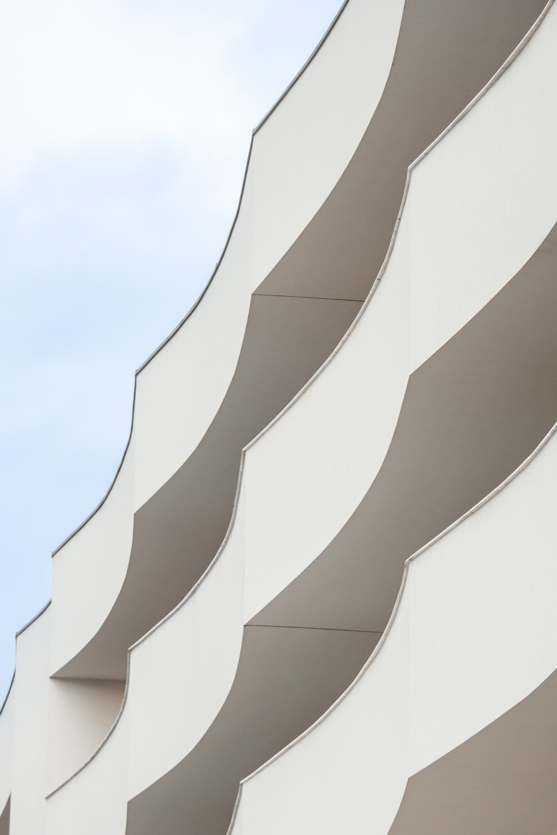 AURORA 10 BULDING by Tiago do Vale Architects - 谷德设计网