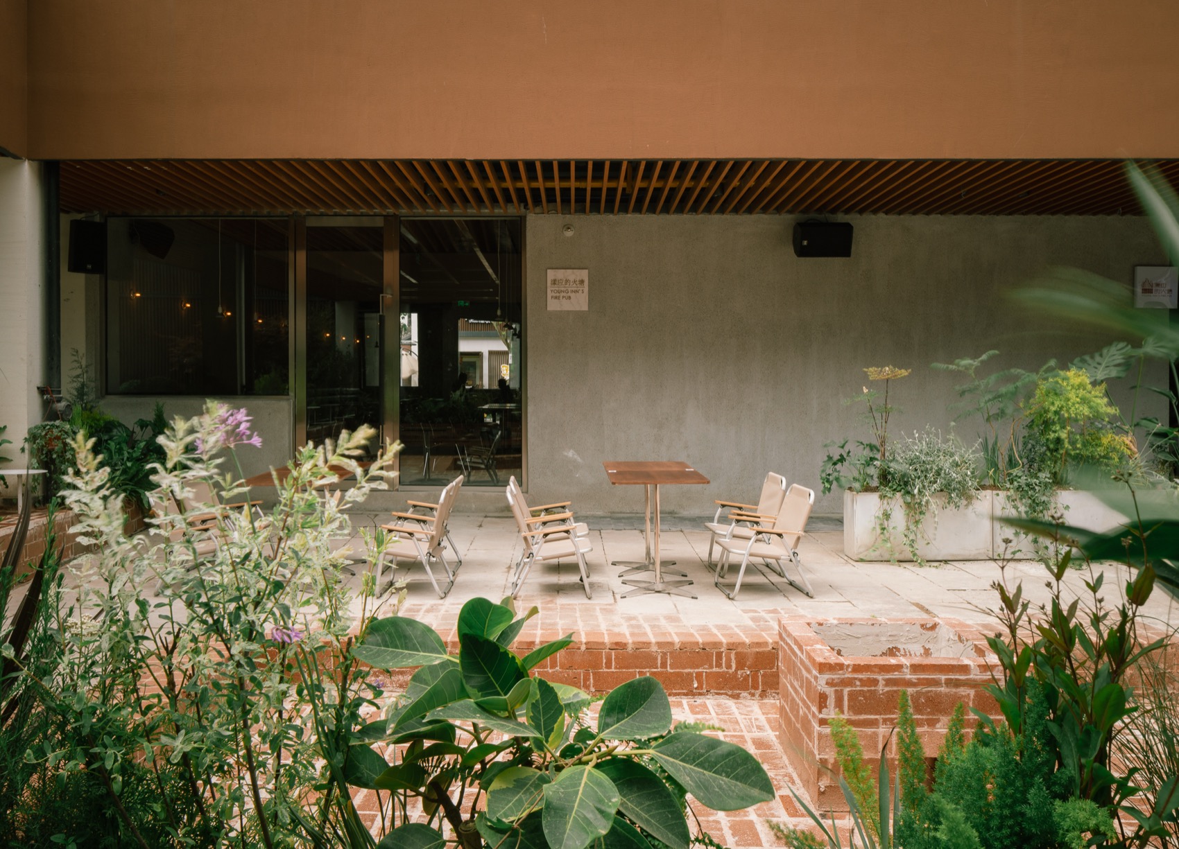 YOUNG INN’S FIRE PUB Panlong Tiandi by SZ-ARCHITECTS - 谷德设计网