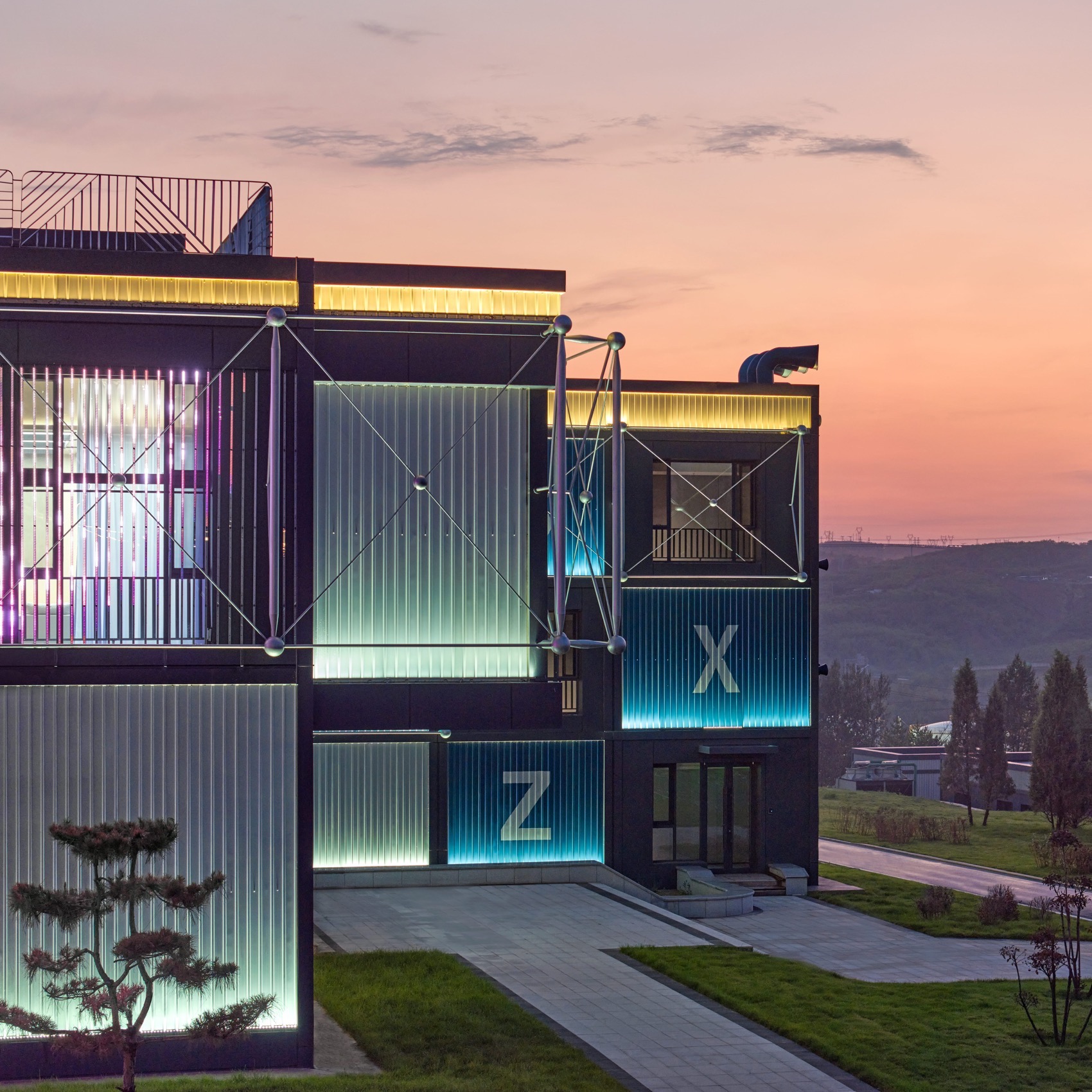 Ordos Mining Pit Research Hotel by Aum Studio, Shanghai Jiao Tong ...