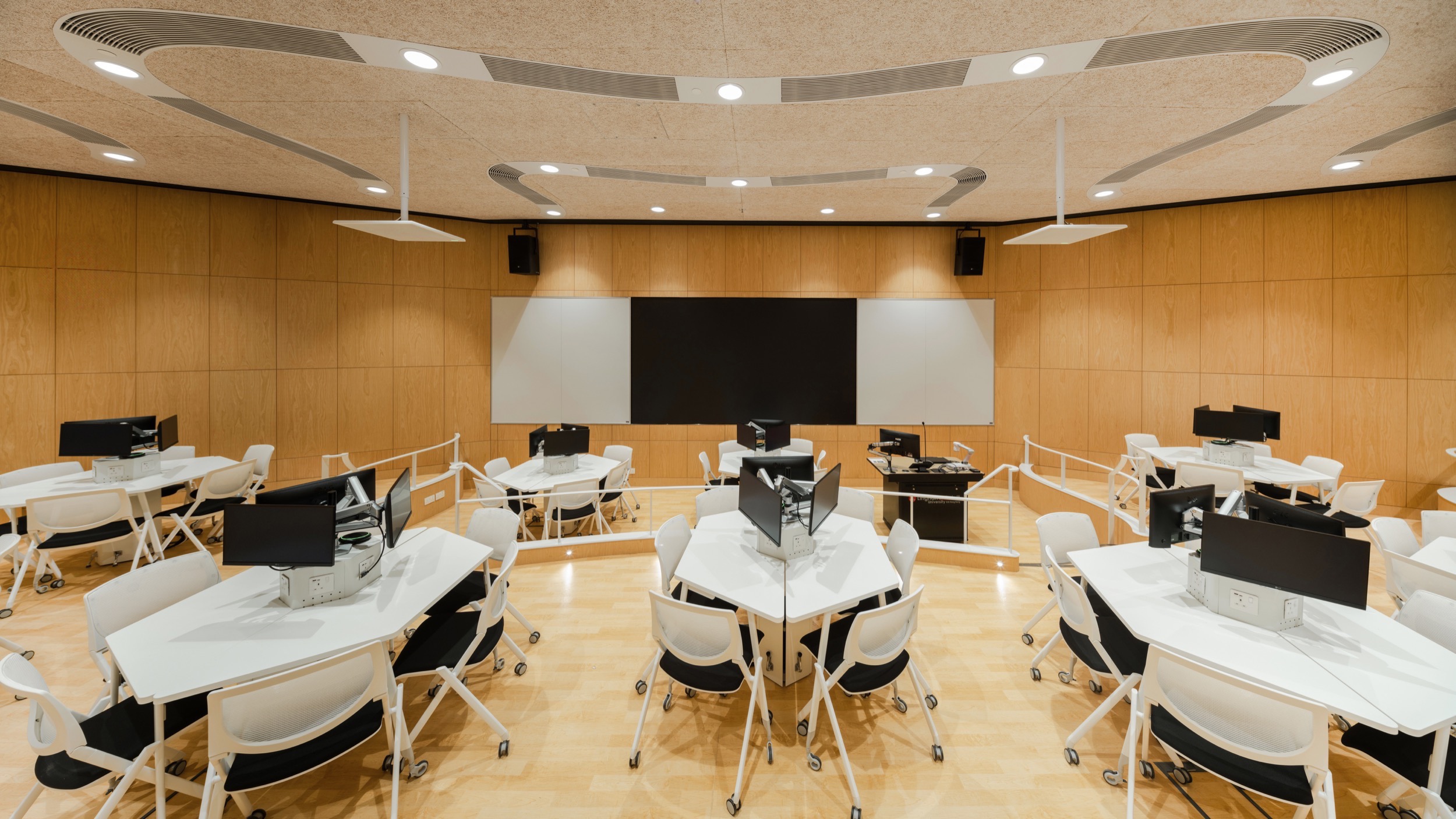Lingnan University Flipped Lecture Theatres by Atelier Nuno - 谷德设计网