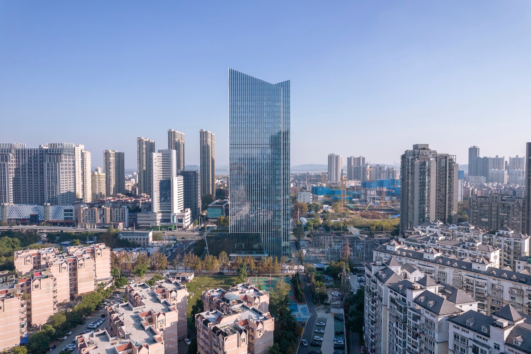 Hubei United Investment Technology Tower by WoWA - 谷德设计网
