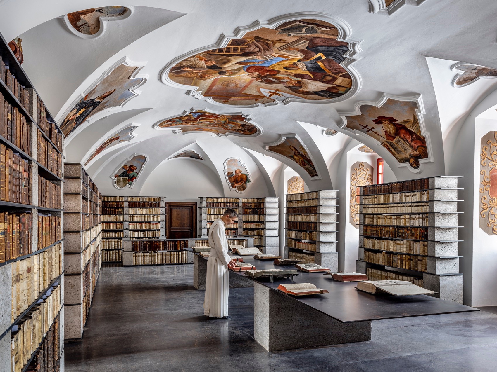 Library in the monastery Želiv by Šépka architekti - 谷德设计网