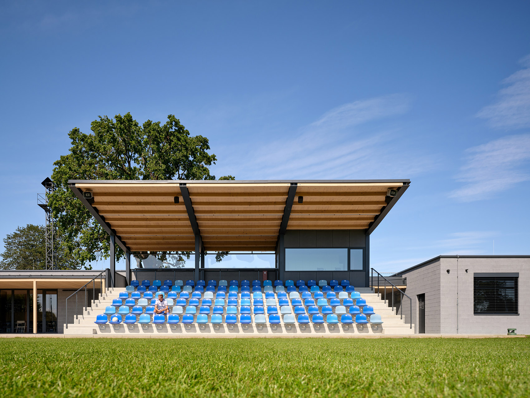 SK Planá Sports Complex by PROAM ARCHITEKTI - 谷德设计网
