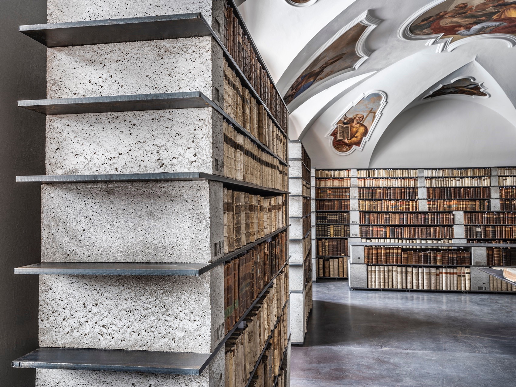 Library in the monastery Želiv by Šépka architekti - 谷德设计网