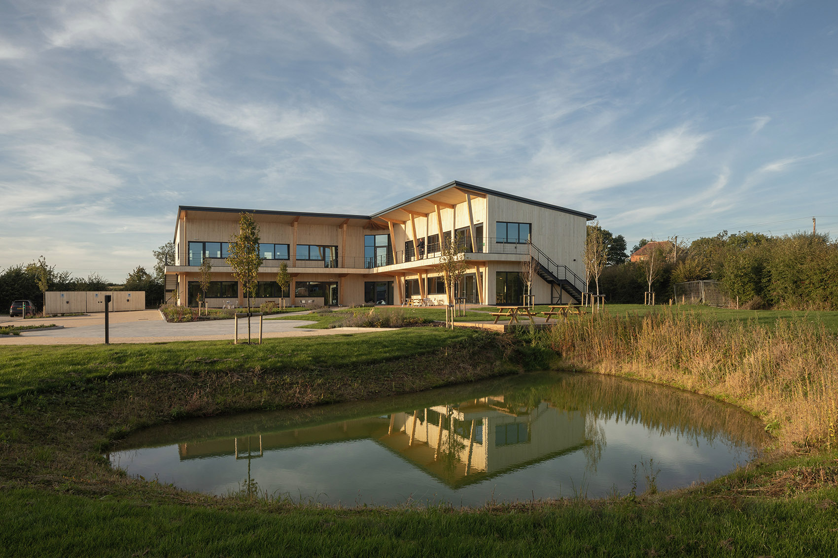 Unusual Rigging HQ by Corstorphine & Wright - 谷德设计网