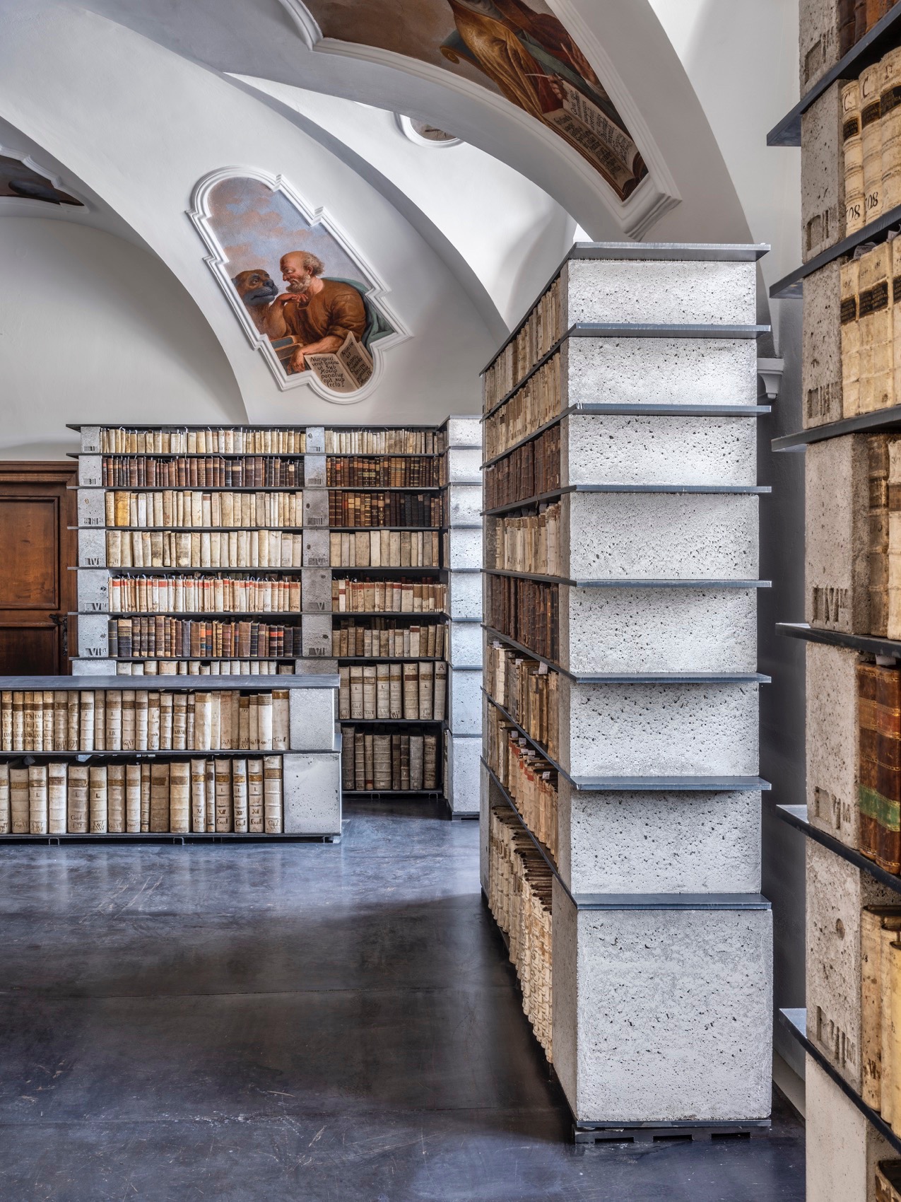 Library in the monastery Želiv by Šépka architekti - 谷德设计网