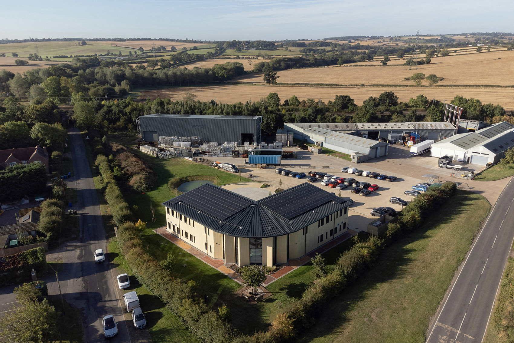 Unusual Rigging HQ by Corstorphine & Wright - 谷德设计网