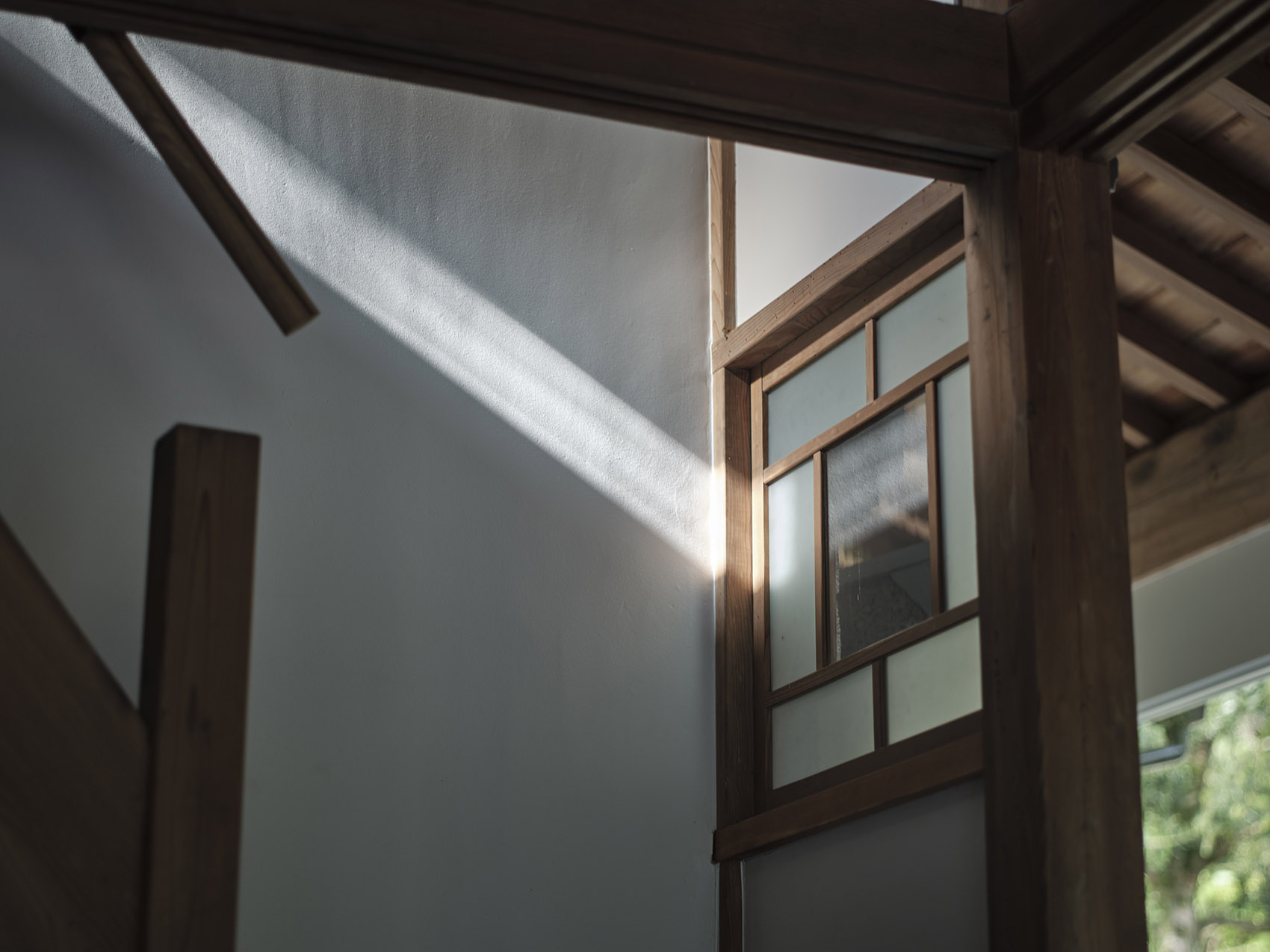 Renovation of a 1960s Wooden House in Kimitsu by ROOVICE - 谷德设计网