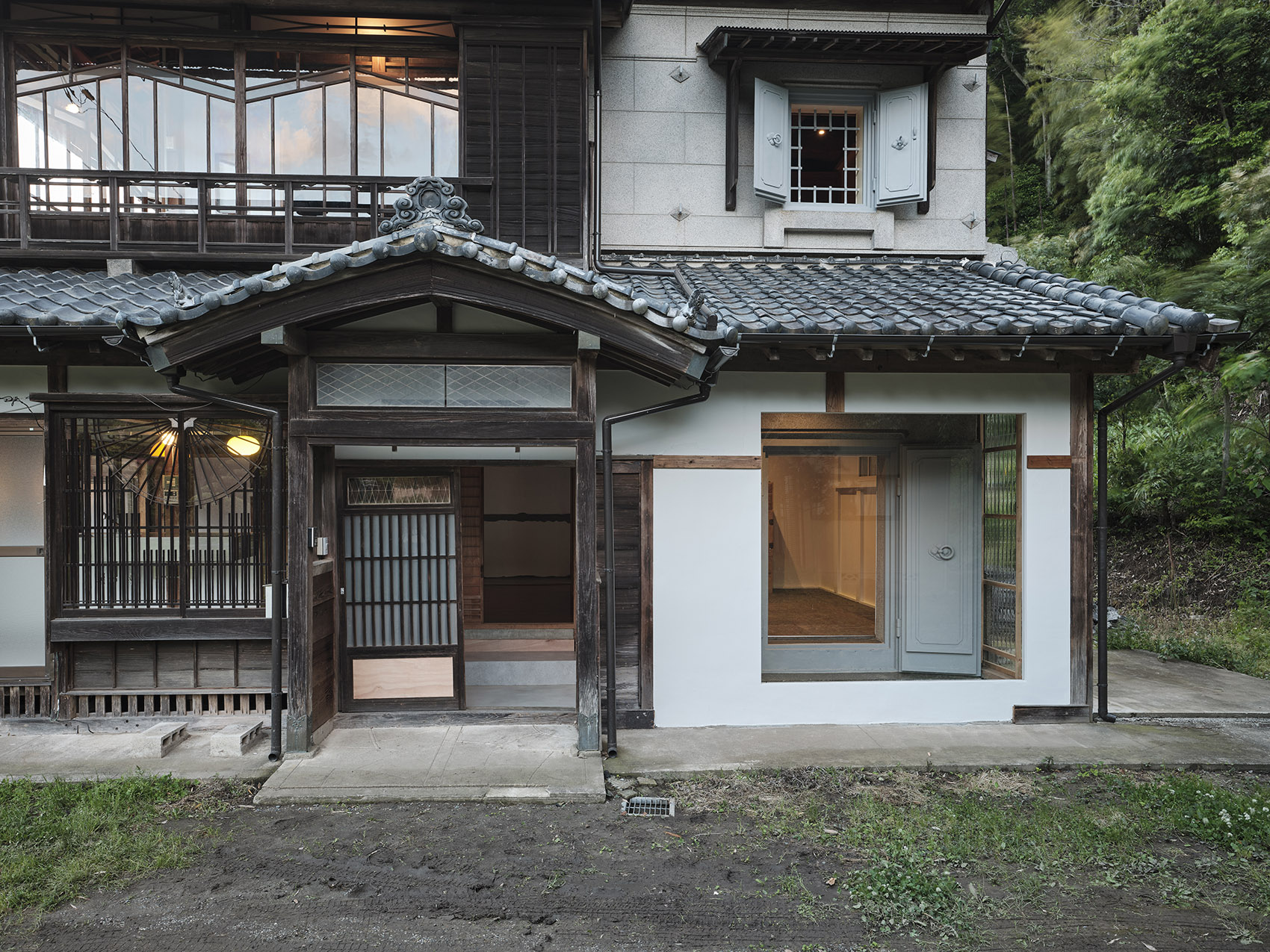 Renovation of a 1960s Wooden House in Kimitsu by ROOVICE - 谷德设计网