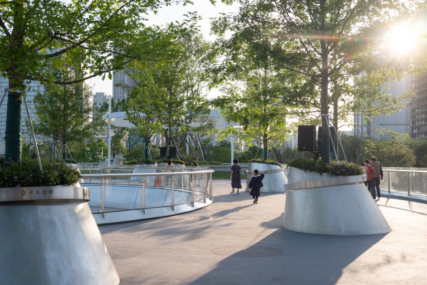 Landscape Design of the Jiaozi Pedestrian Bridge Park in Chengdu by ...