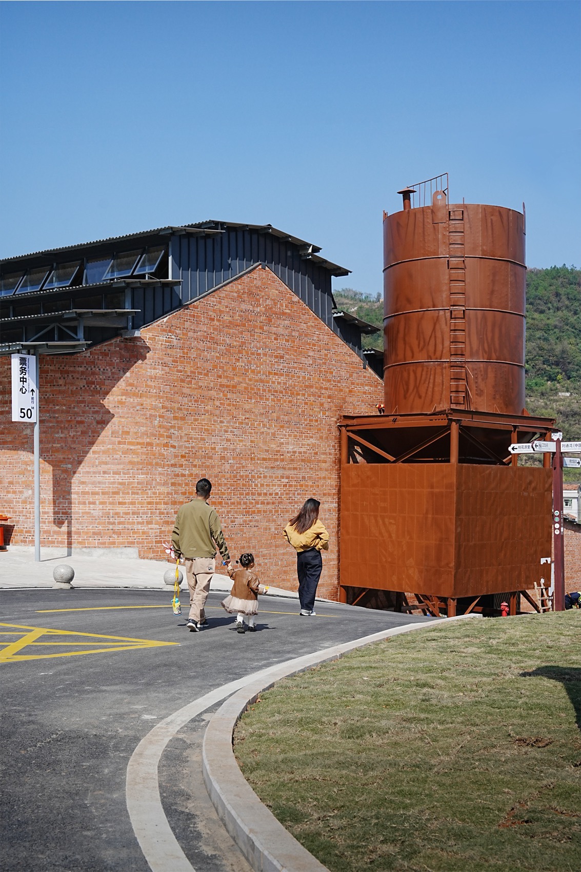 Taoli- Zhaoshan Village Center by SUP Atelier of THAD - 谷德设计网