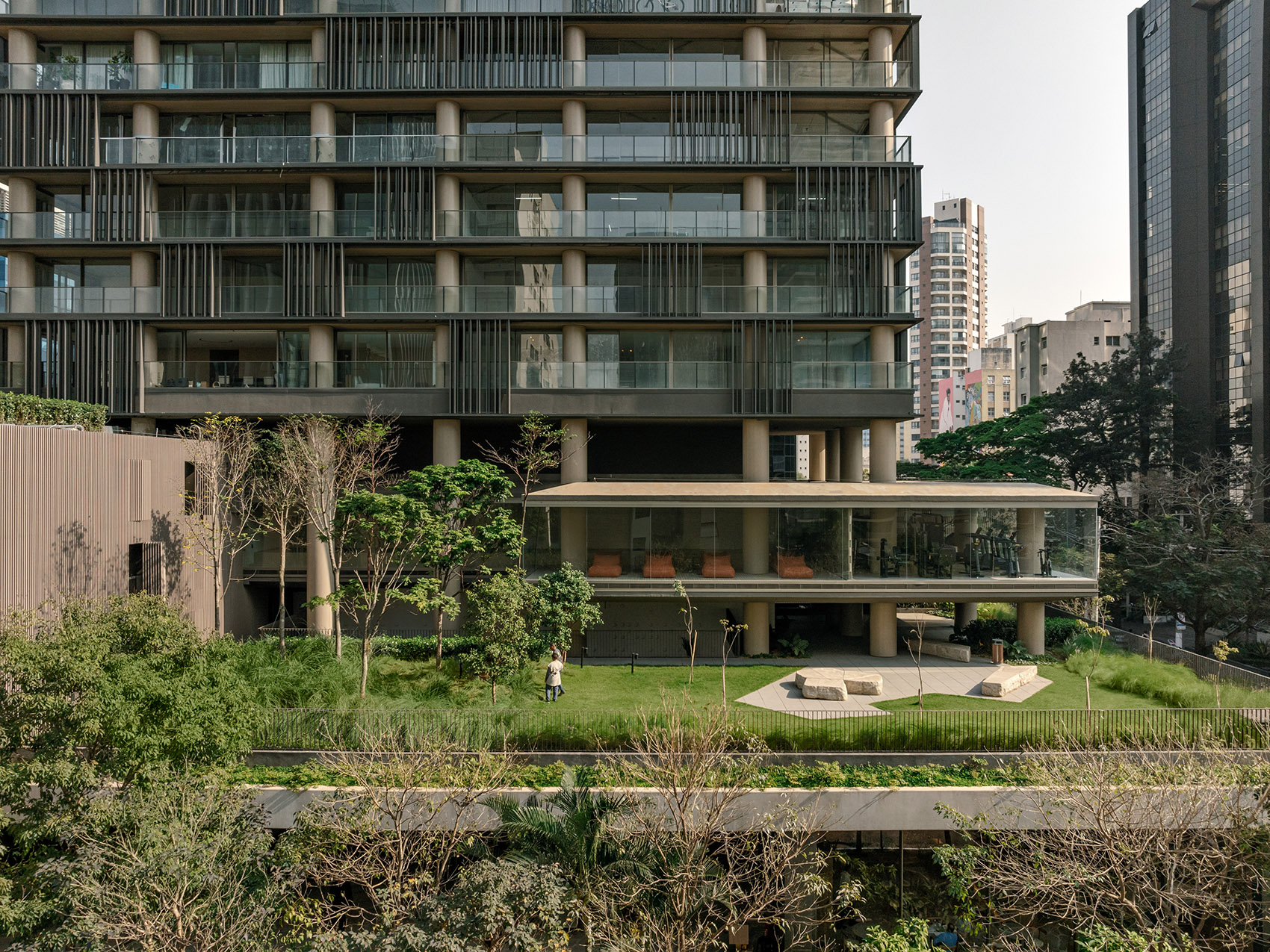 Praça Henrique Monteiro by Arthur Casas - 谷德设计网