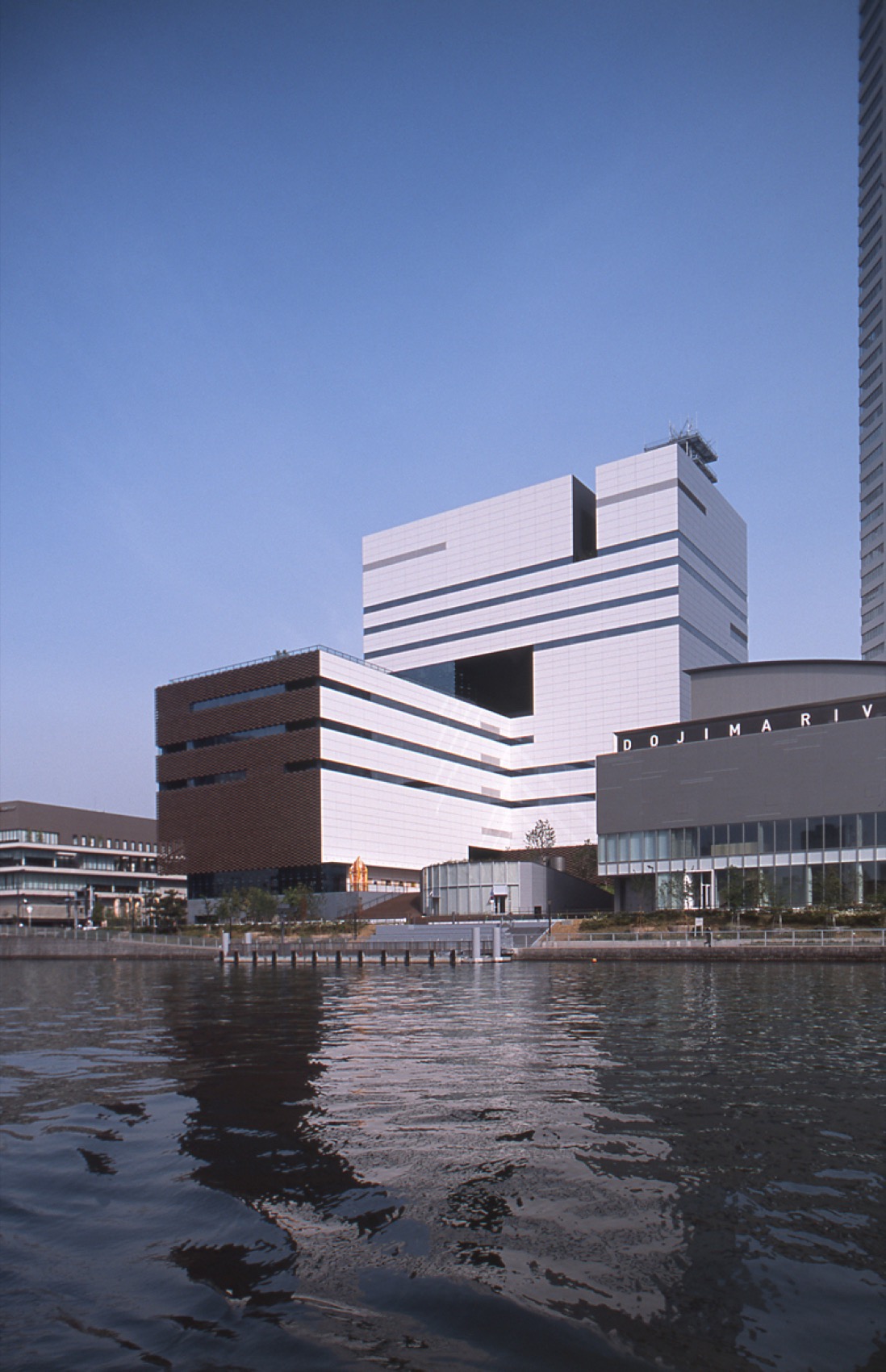 Asahi Broadcasting Corporation by Kengo Kuma and Associates - 谷德设计网