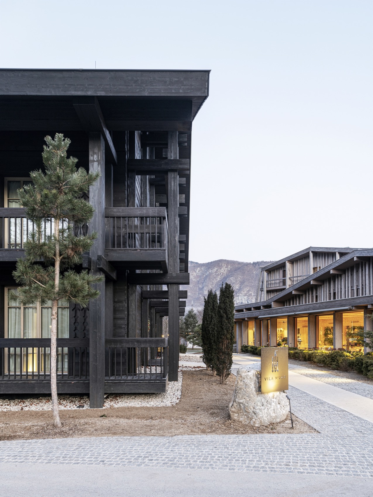 Alpine Hotel by OFIS ARHITEKTI - 谷德设计网