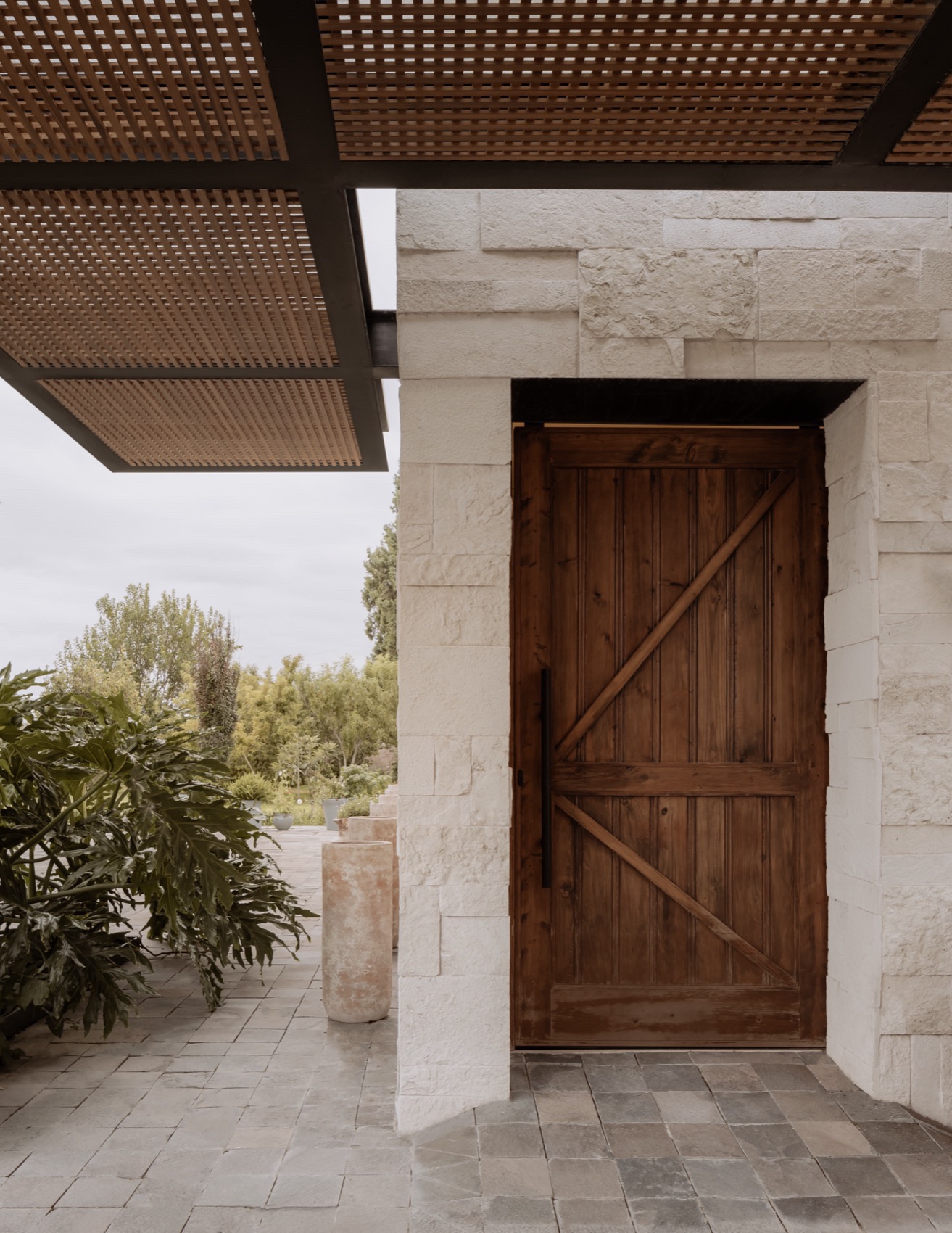 ”El Fraile” Ranch House by Heryco - 谷德设计网