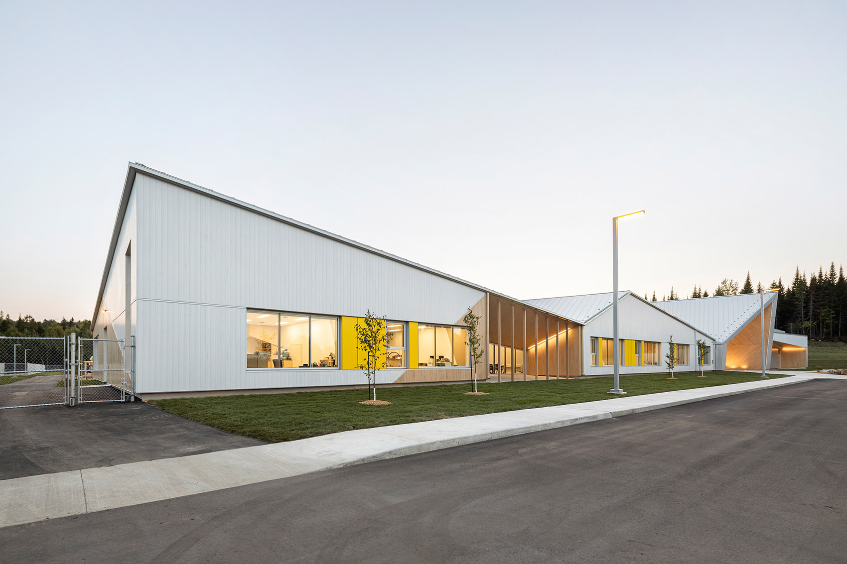 New Manawan Awacak Okiskinohamatowikamikowaw Elementary School by CCM2 ...
