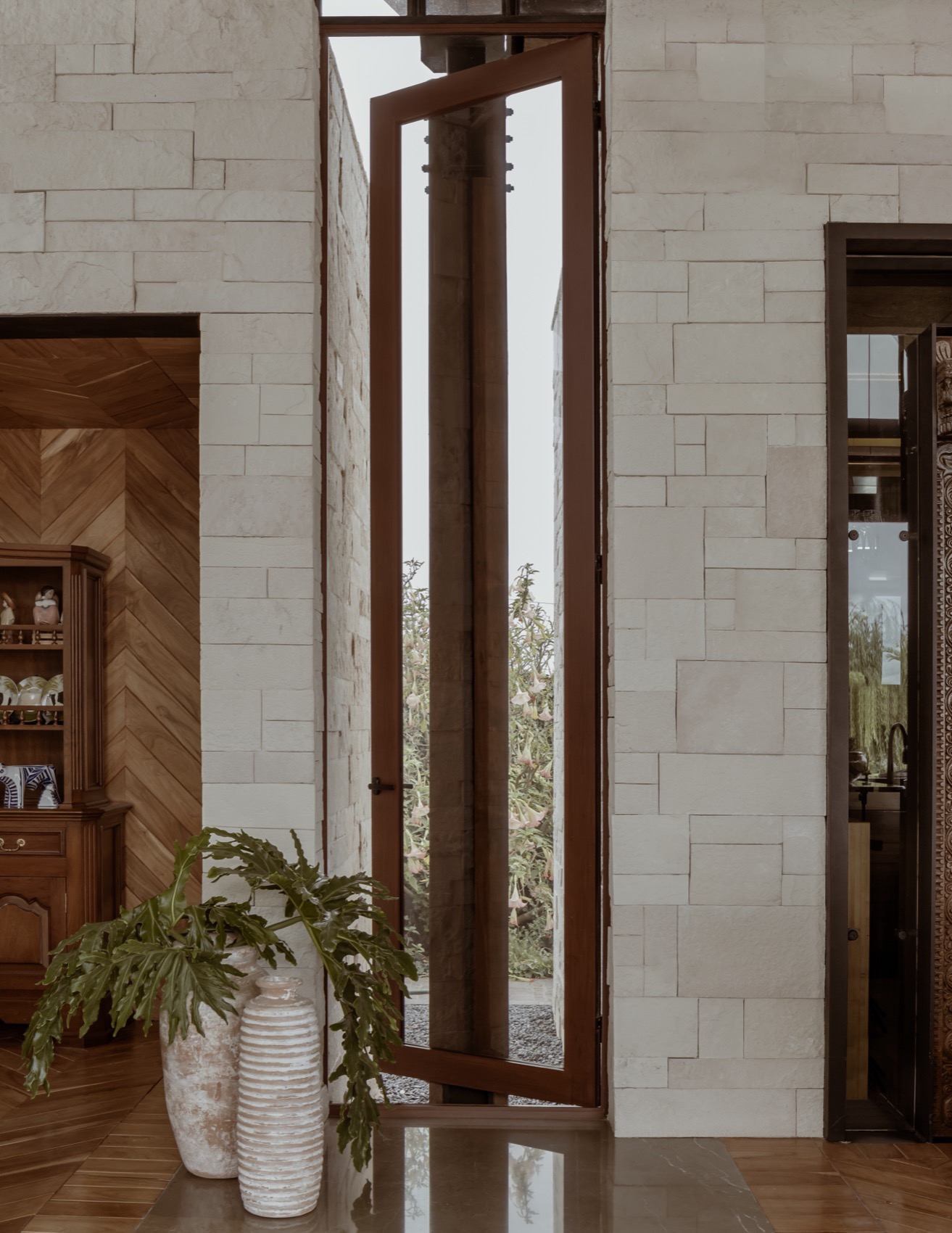 ”El Fraile” Ranch House by Heryco - 谷德设计网