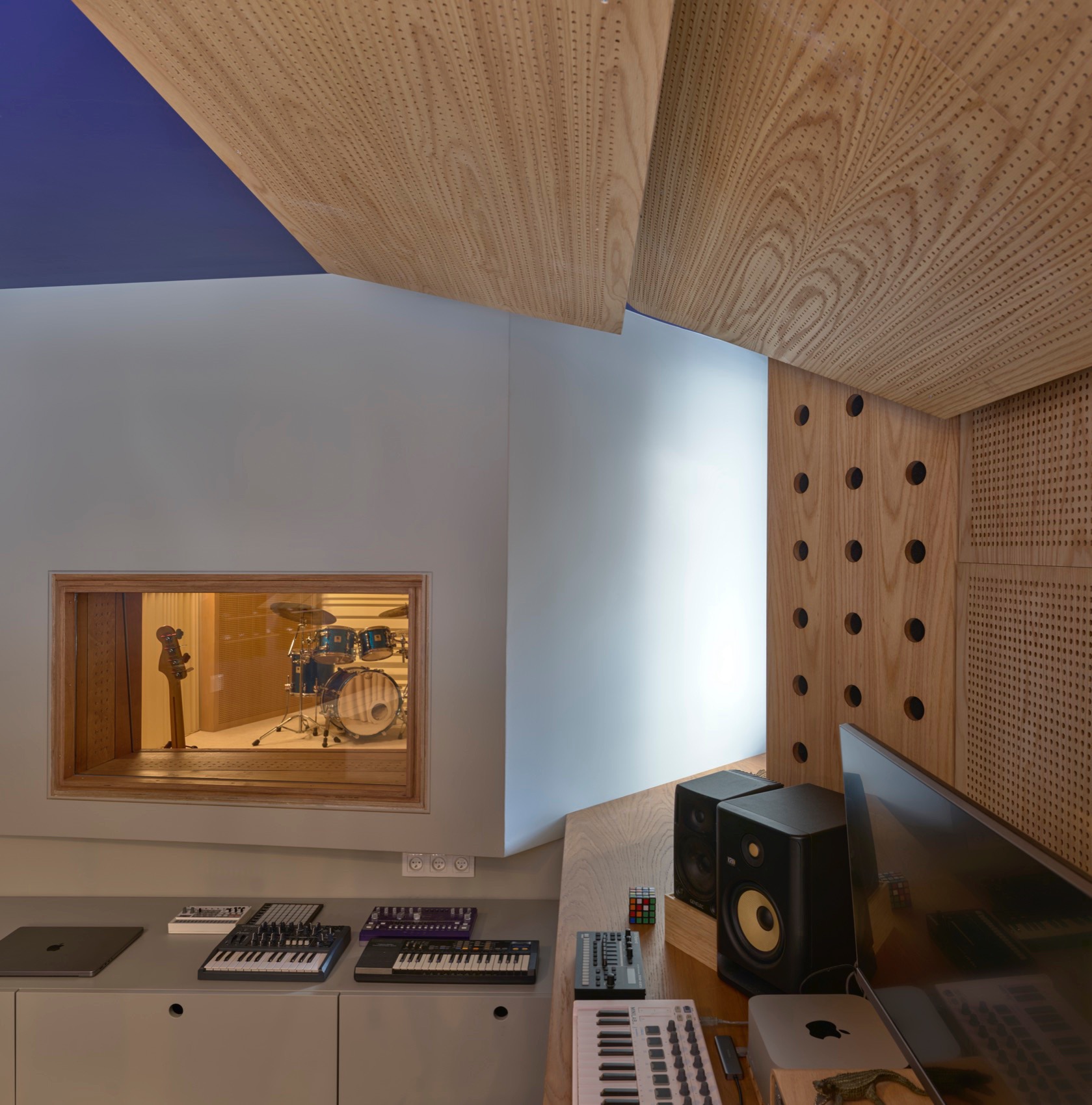 Ring Music Studio & Living Room by Uygur Architects - 谷德设计网