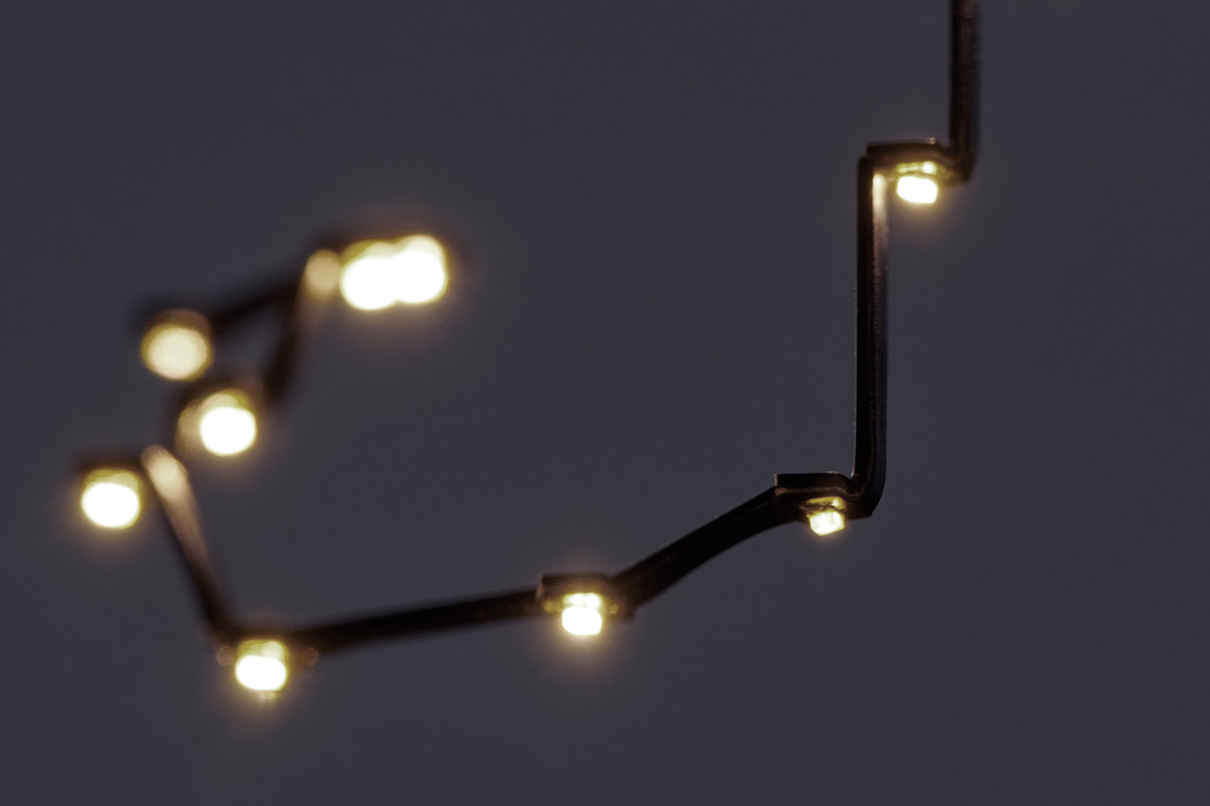 ”ANTS” and “CONSTELLATIONS” in the solo exhibition “DOTS by YOY” - 谷德设计网