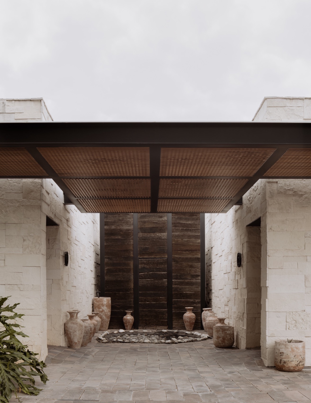 ”El Fraile” Ranch House by Heryco - 谷德设计网