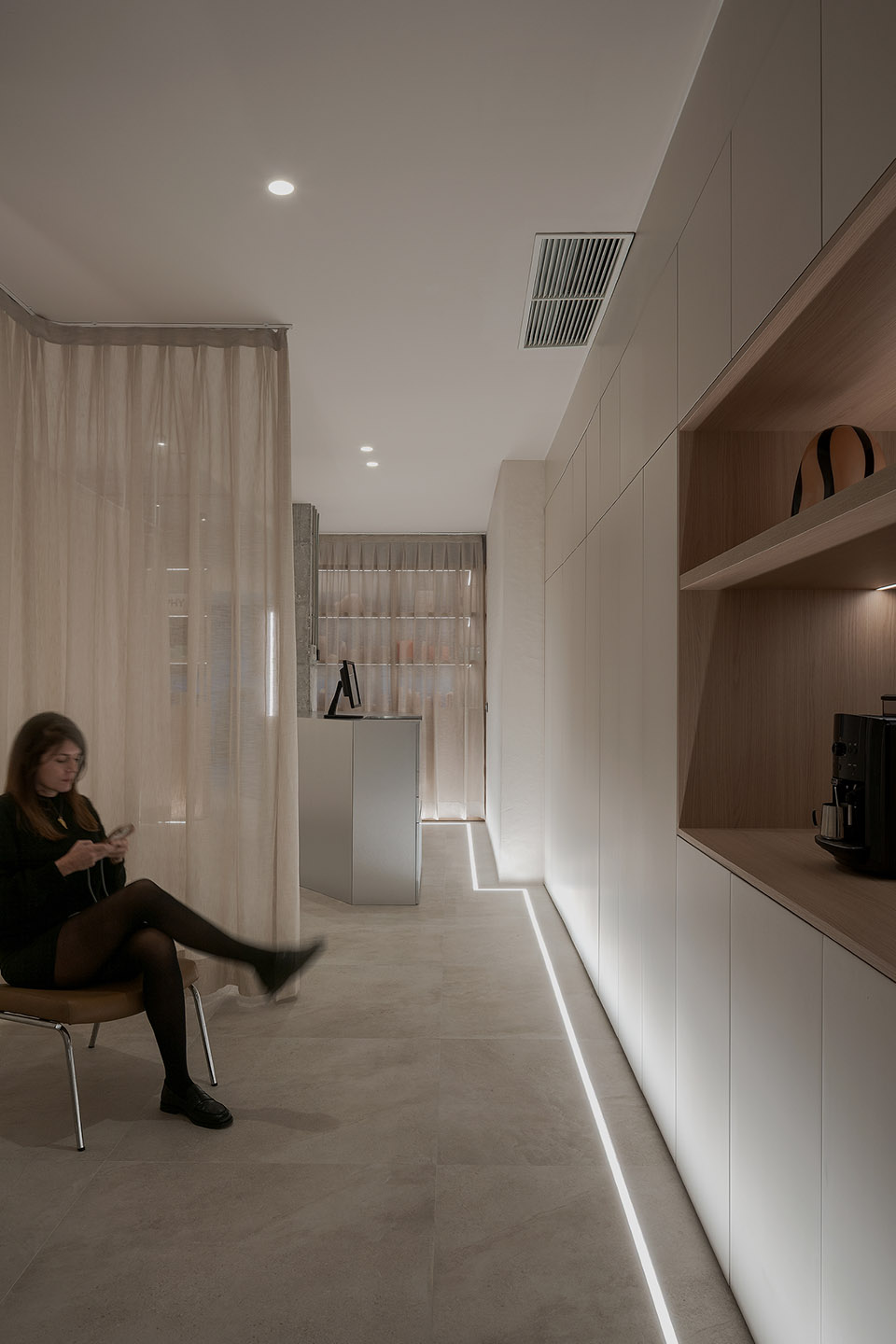 Carlos Pons beauty center by NAN Arquitectos - 谷德设计网