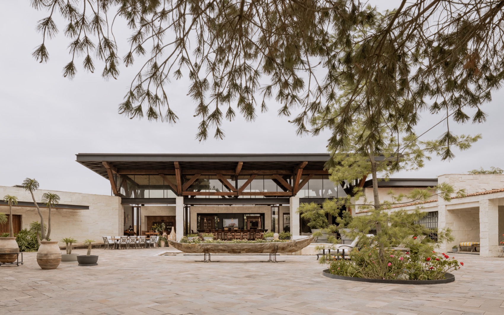 ”El Fraile” Ranch House by Heryco - 谷德设计网