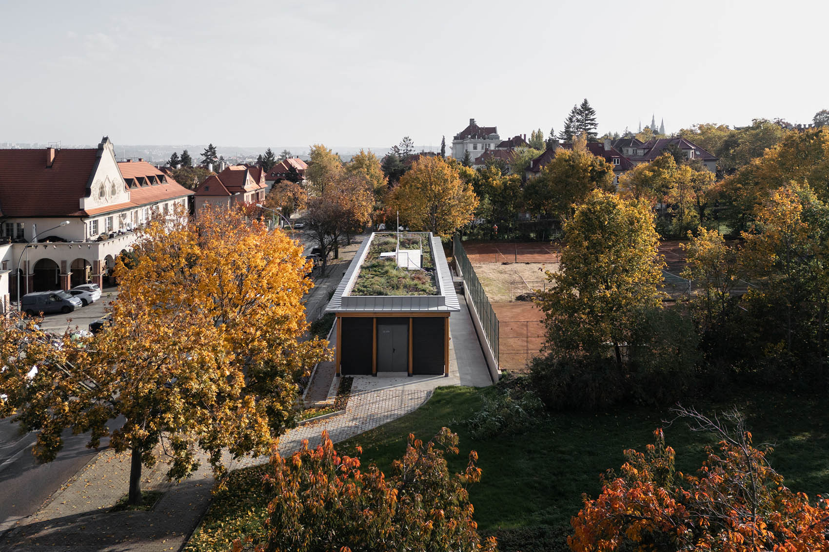 Beseda Ořechovka Tennis Club by Pavel Hnilička Architects+Planners - 谷德设计网