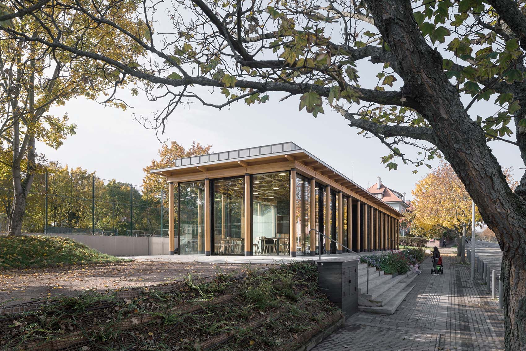 Beseda Ořechovka Tennis Club by Pavel Hnilička Architects+Planners - 谷德设计网