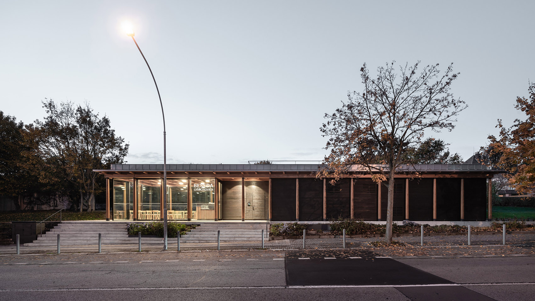 Beseda Ořechovka Tennis Club by Pavel Hnilička Architects+Planners - 谷德设计网