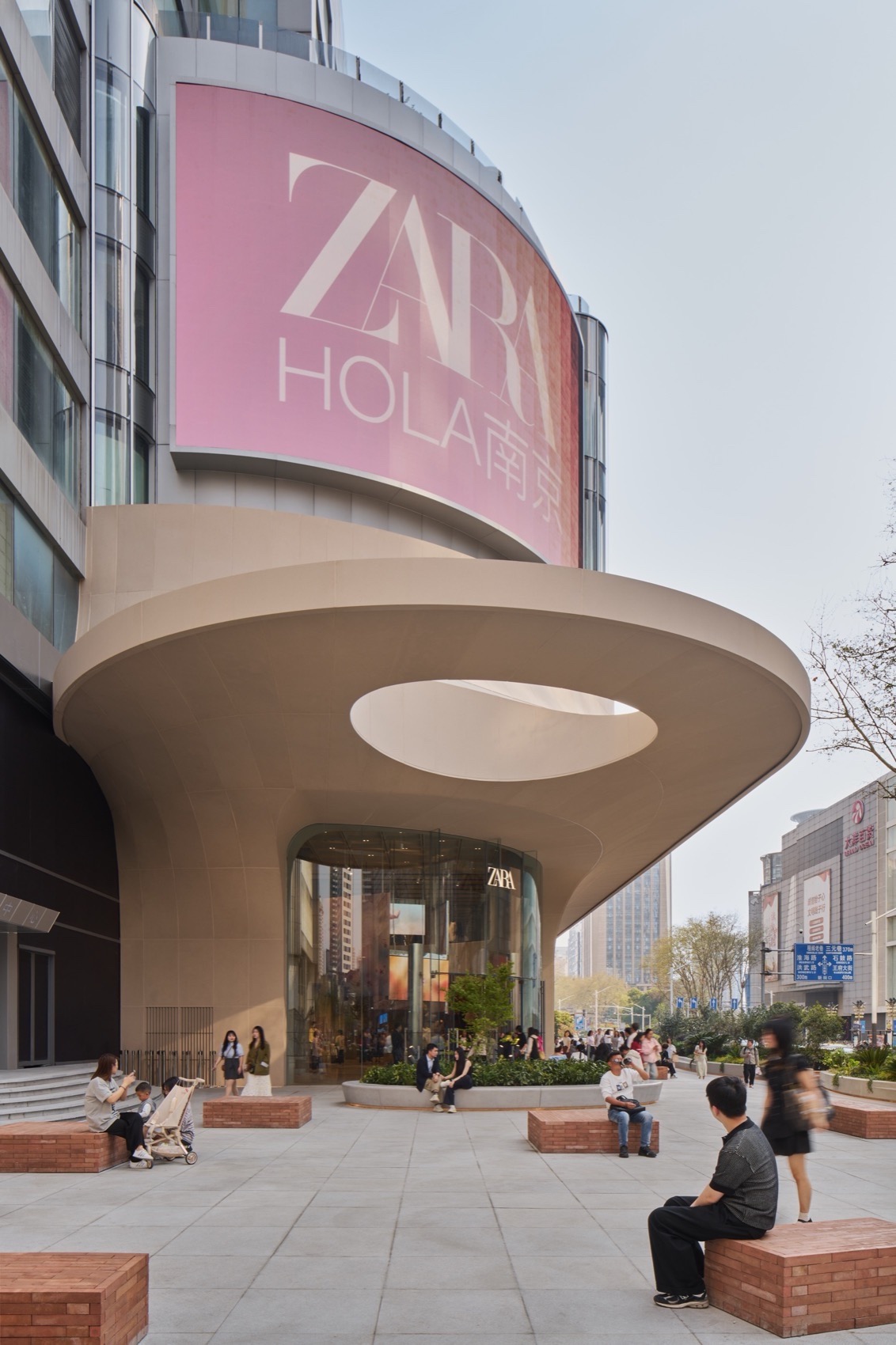 ZARA Nanjing Xinjiekou Flagship Store by AIM Architecture - 谷德设计网