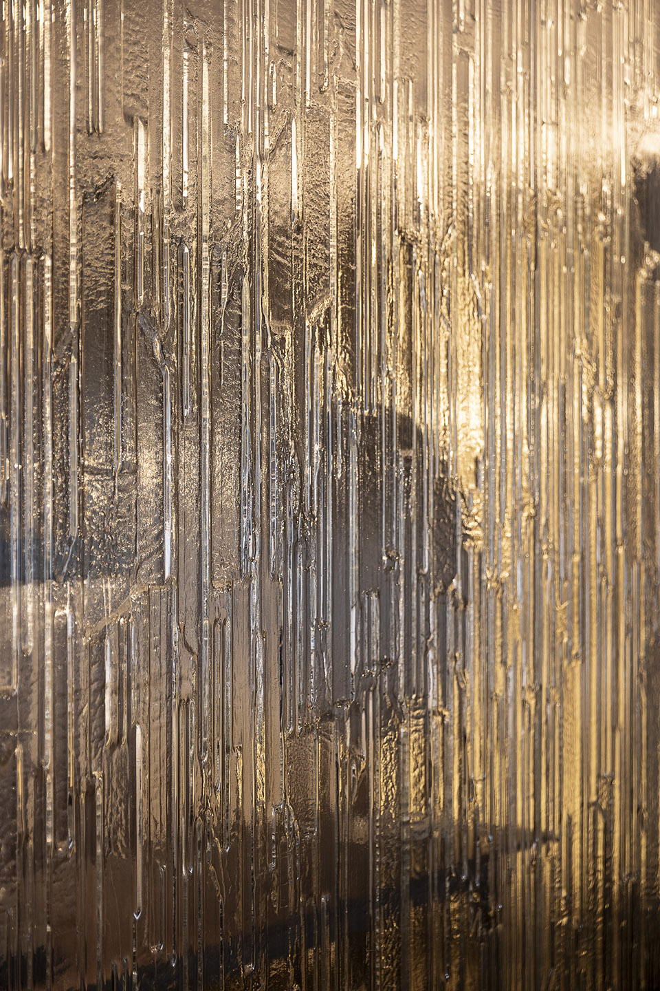 Fairmont Golden Prague glass wall by Lasvit - 谷德设计网