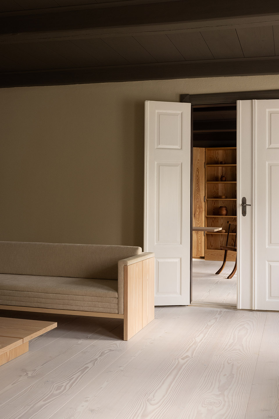 Dinesen County House by Mentze Ottenstein - 谷德设计网