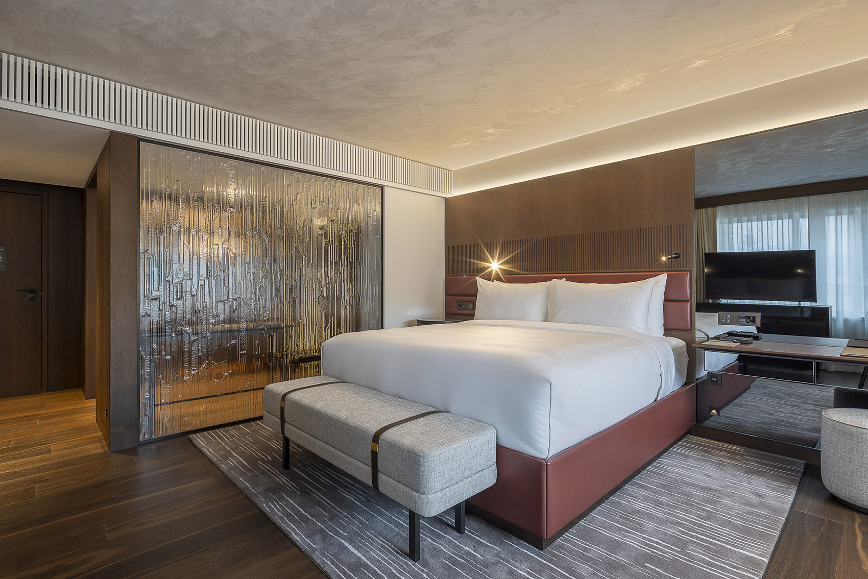 Fairmont Golden Prague glass wall by Lasvit - 谷德设计网